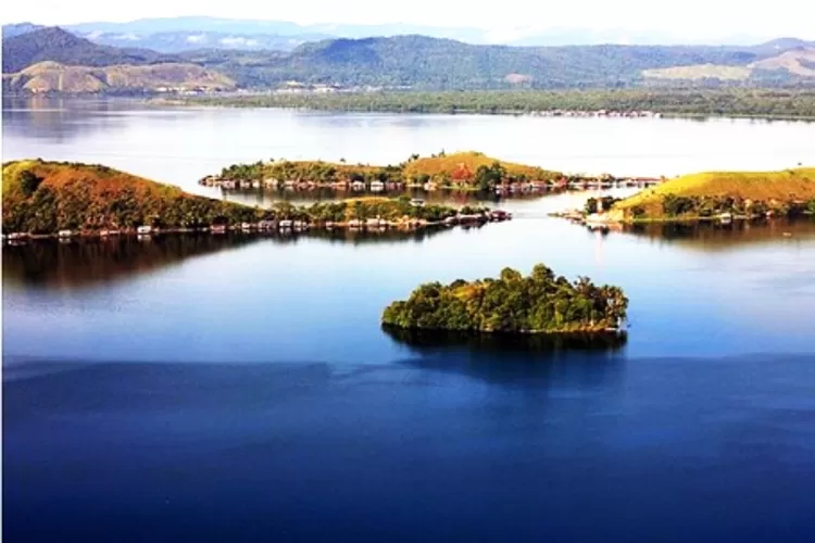 Exploring the Natural and Cultural Beauty Around Papua’s Lake Sentani ...