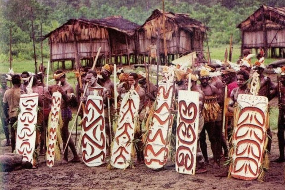 The Bauzi Tribe, Crocodile Hunters from Papua’s Interior Still ...